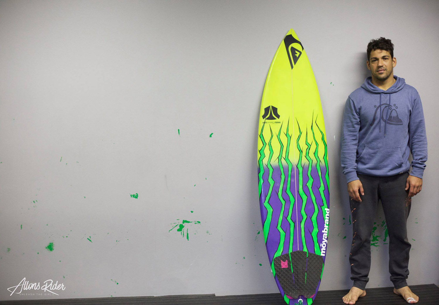 Patrick Beven "les filles ont leur place à Teahupoo" - AllonsRider